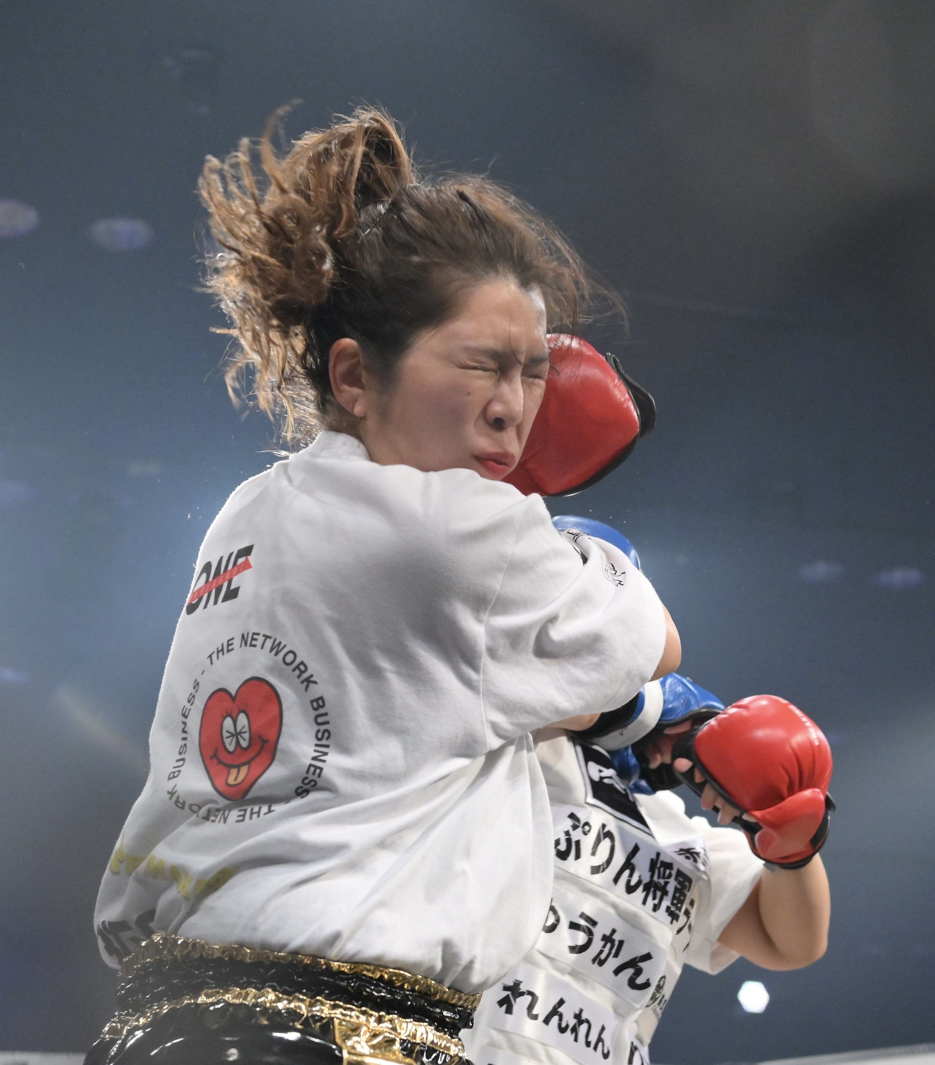 坂口杏里さん「へずま嫁」に惨敗 見せ場なくダウン喫しフルマーク敗戦 試合後は夫に背負われ退場|よろず〜ニュース