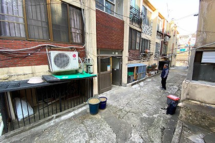 【Today's English】Oscar-winning ‘Parasite’ reflects life of basement ...